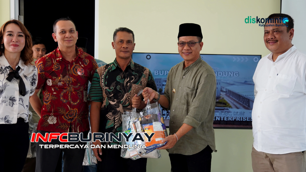 Bupati Berikan Penghargaan PT. Feng Tay Indonesia Enterprises