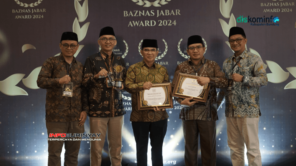Bupati Bandung Terima Anugerah BAZNAS Jabar Award 2023